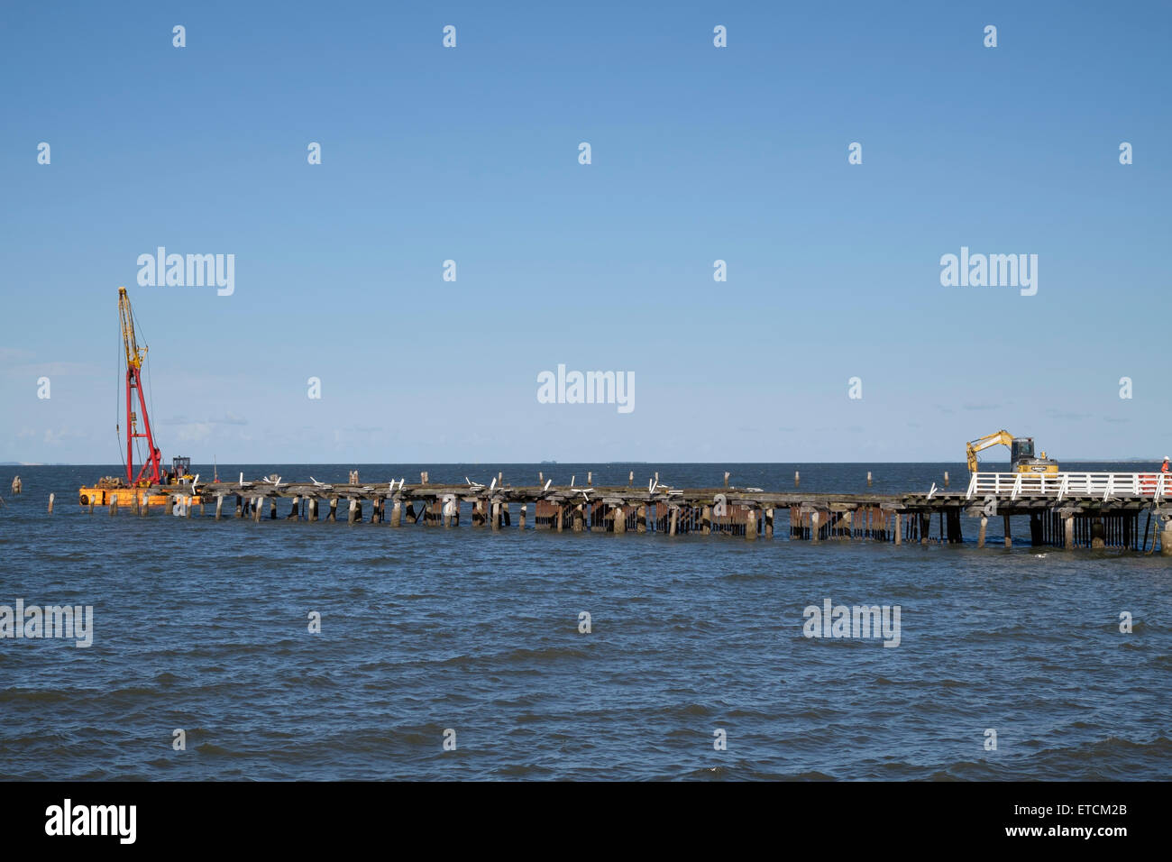 Demolition continues on Shorncliffe Jetty Stock Photo - Alamy