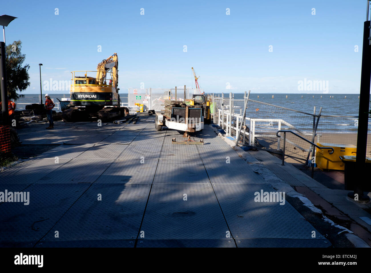 Demolition continues on Shorncliffe Jetty Stock Photo - Alamy