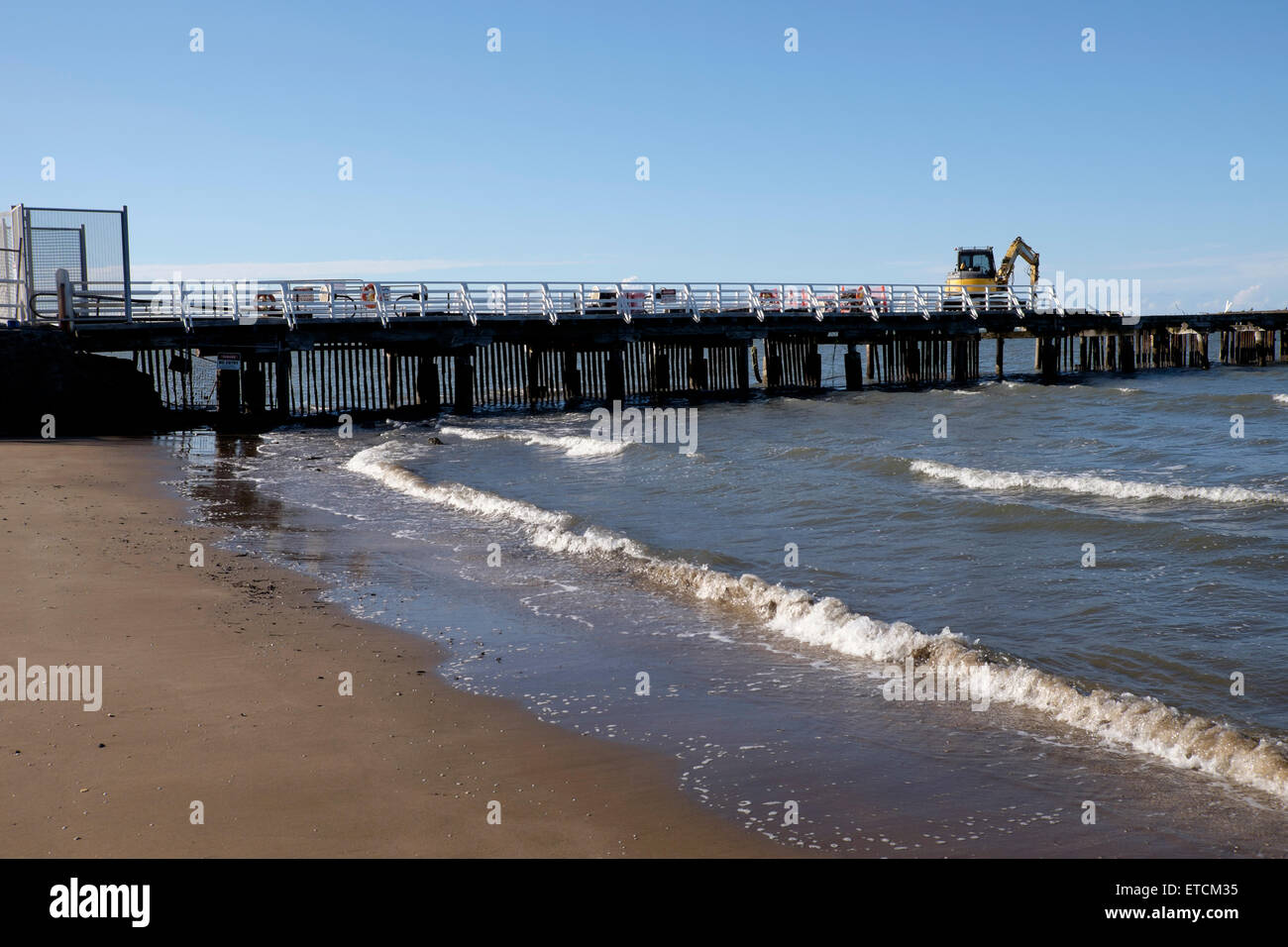 Demolition continues on Shorncliffe Jetty Stock Photo - Alamy