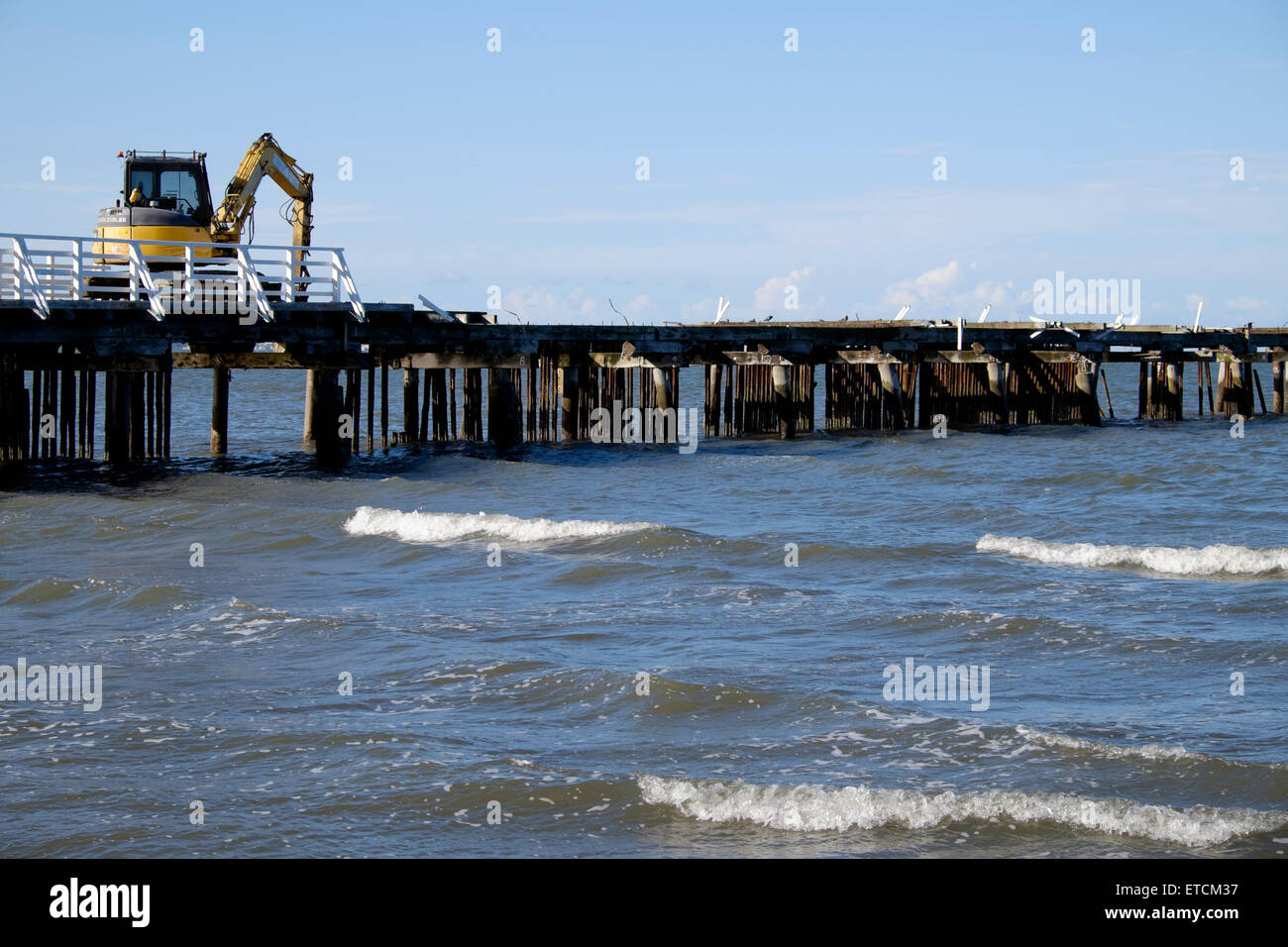 Demolition continues on Shorncliffe Jetty Stock Photo - Alamy