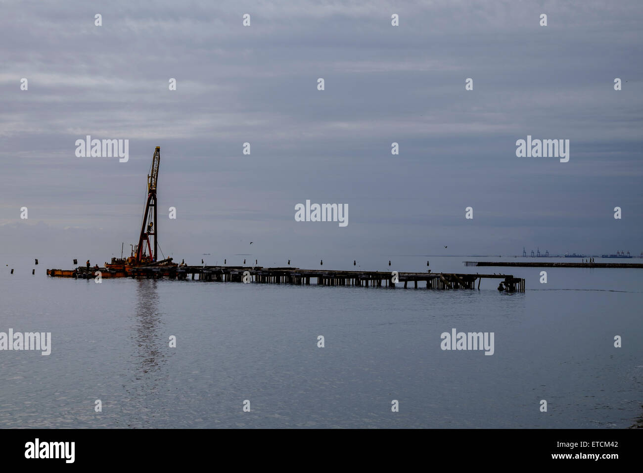 Demolition continues on Shorncliffe Jetty Stock Photo - Alamy