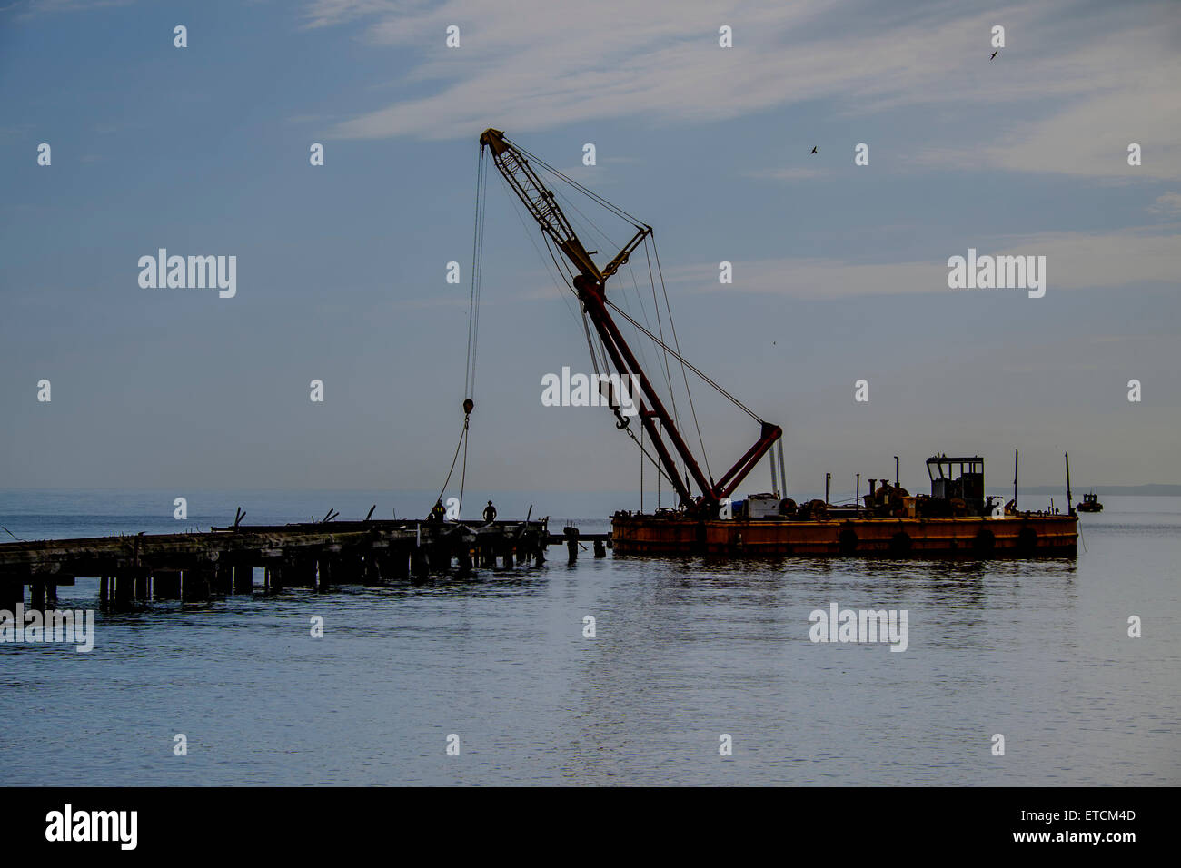 Demolition continues on Shorncliffe Jetty Stock Photo - Alamy