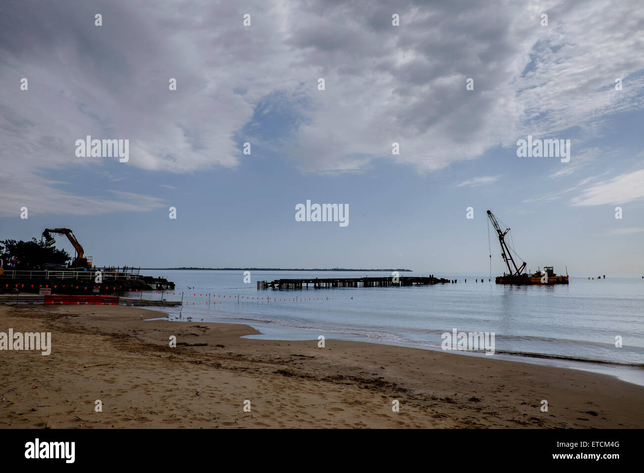 Demolition continues on Shorncliffe Jetty Stock Photo - Alamy