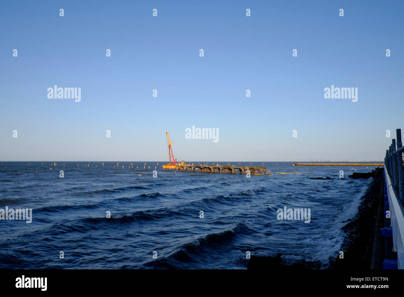 Demolition continues on Shorncliffe Jetty Stock Photo - Alamy