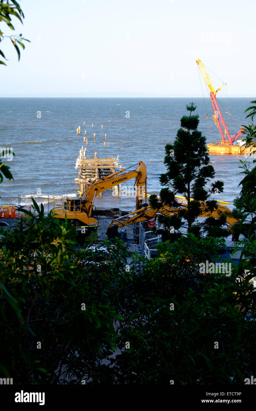 Demolition continues on Shorncliffe Jetty Stock Photo - Alamy
