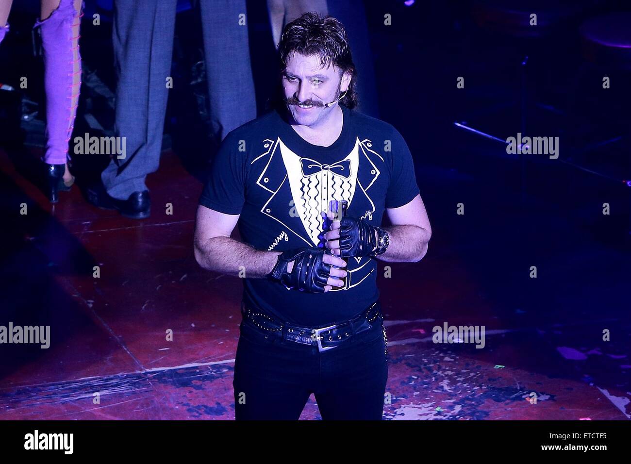The closing night curtain call for Broadway's Rock Of Ages at the Helen ...