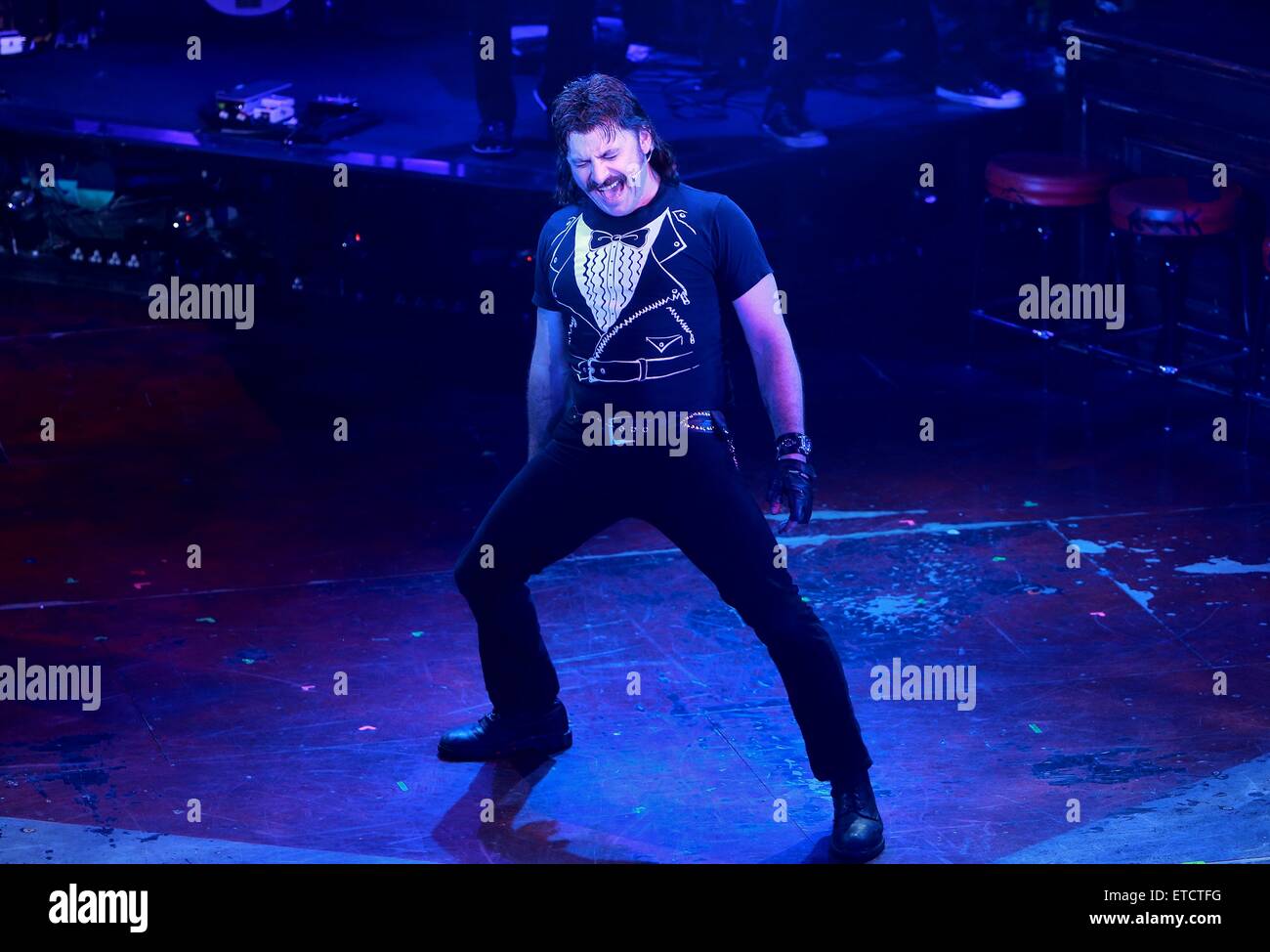 The closing night curtain call for Broadway's Rock Of Ages at the Helen ...