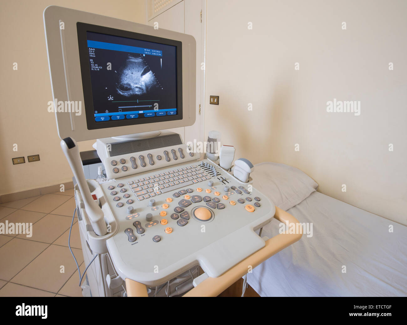 Hospital medical ultrasound hi-res stock photography and images - Alamy