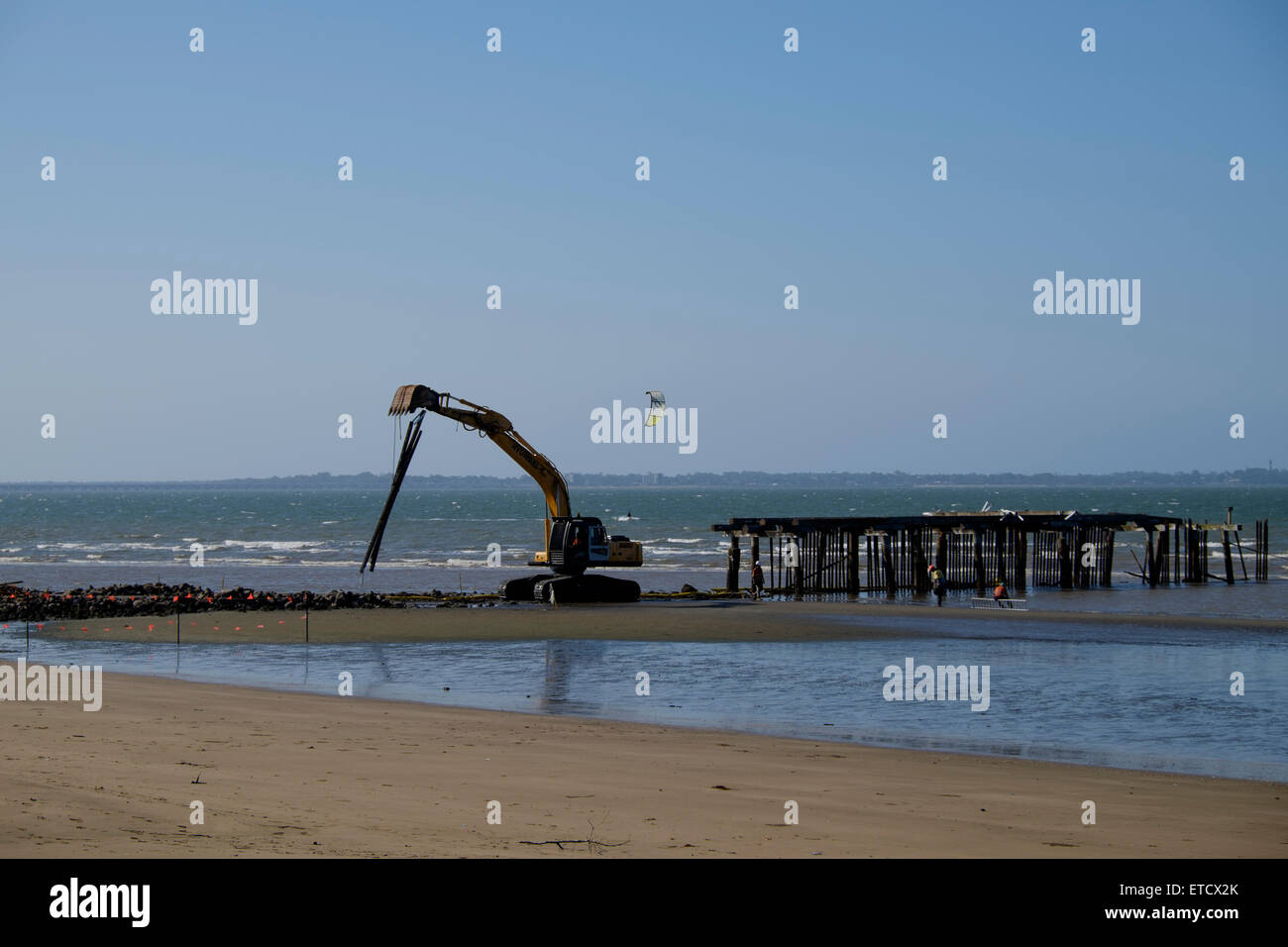 Demolition continues on Shorncliffe Jetty Stock Photo - Alamy