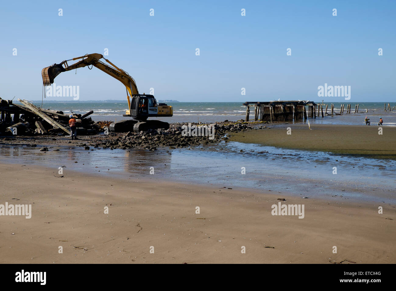 Demolition continues on Shorncliffe Jetty Stock Photo - Alamy