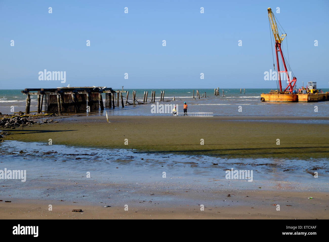 Demolition continues on Shorncliffe Jetty Stock Photo - Alamy