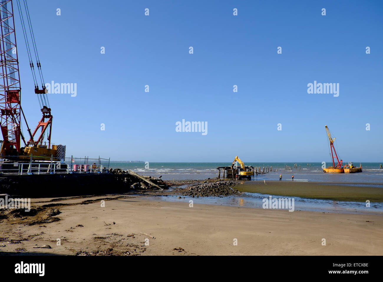 Demolition continues on Shorncliffe Jetty Stock Photo - Alamy