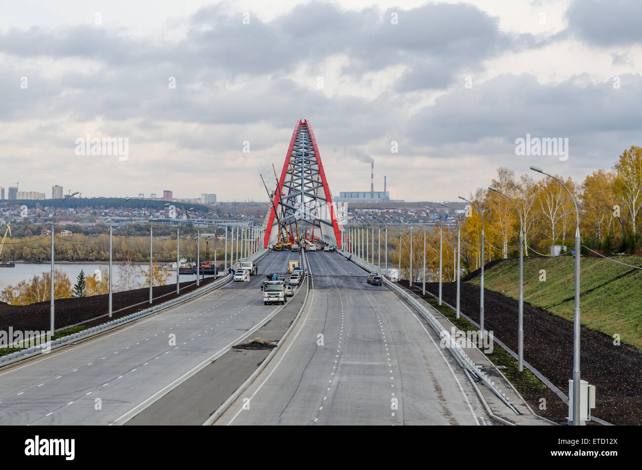 Construction of arch bridge in Novosibirsk, Russia Stock Photo - Alamy