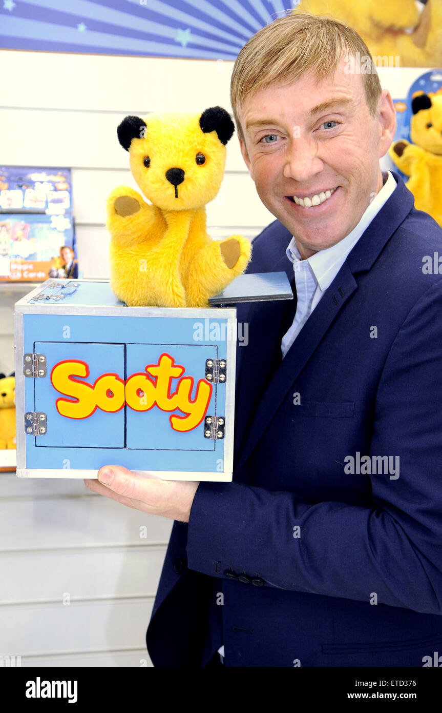 Richard cadell hi-res stock photography and images - Alamy