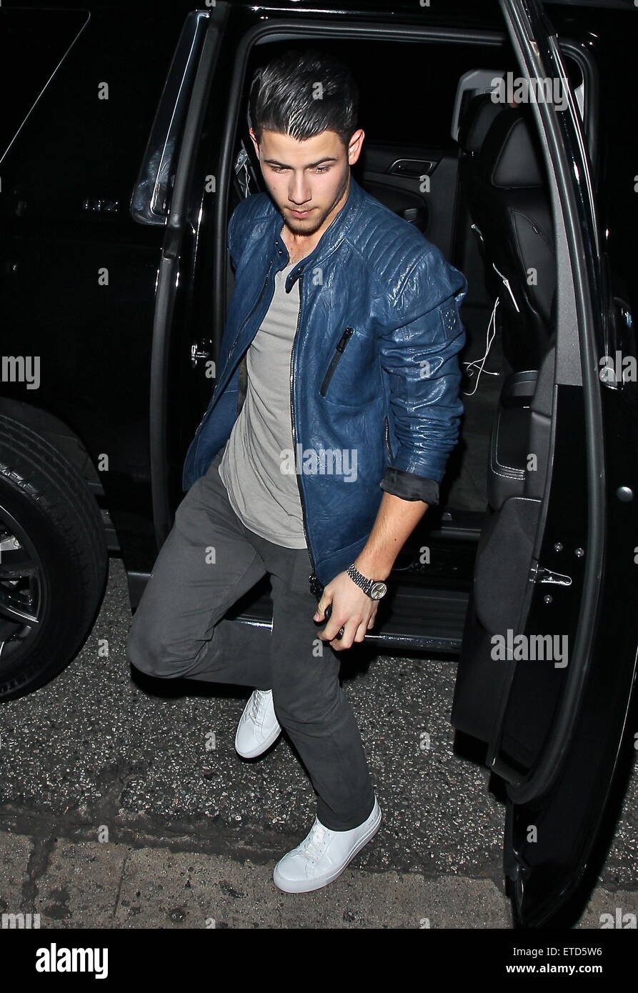 Nick Jonas celebrates the success of his new single with family and ...