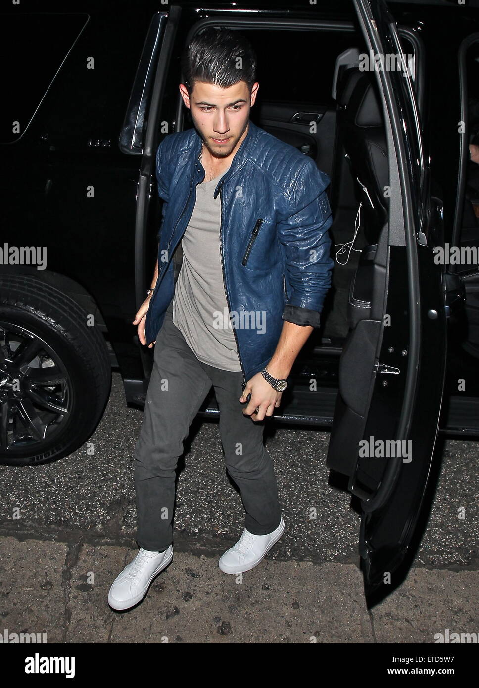 Nick Jonas celebrates the success of his new single with family and ...