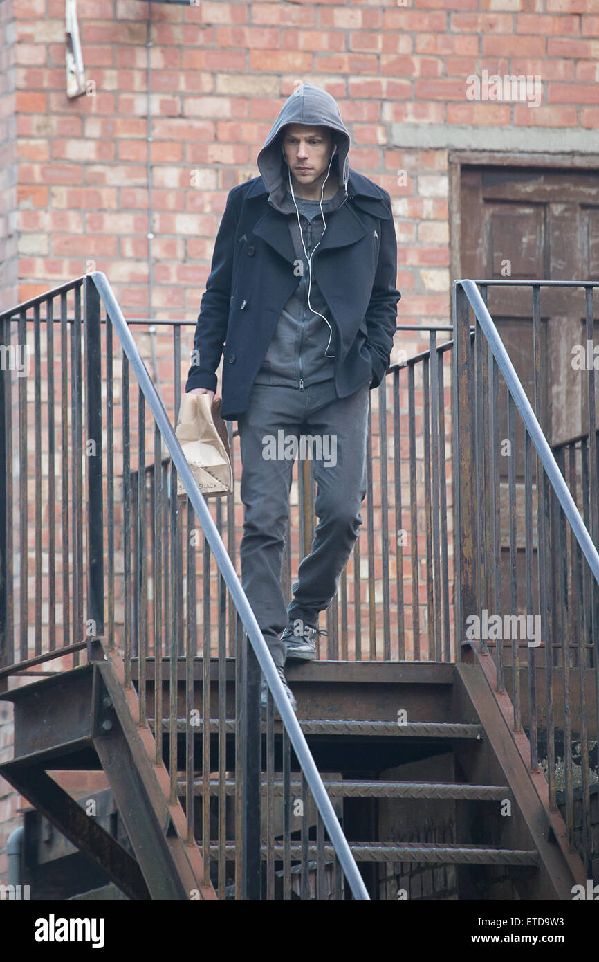 Jesse Eisenberg films scenes for 'Now You See Me: The Second Act' in ...