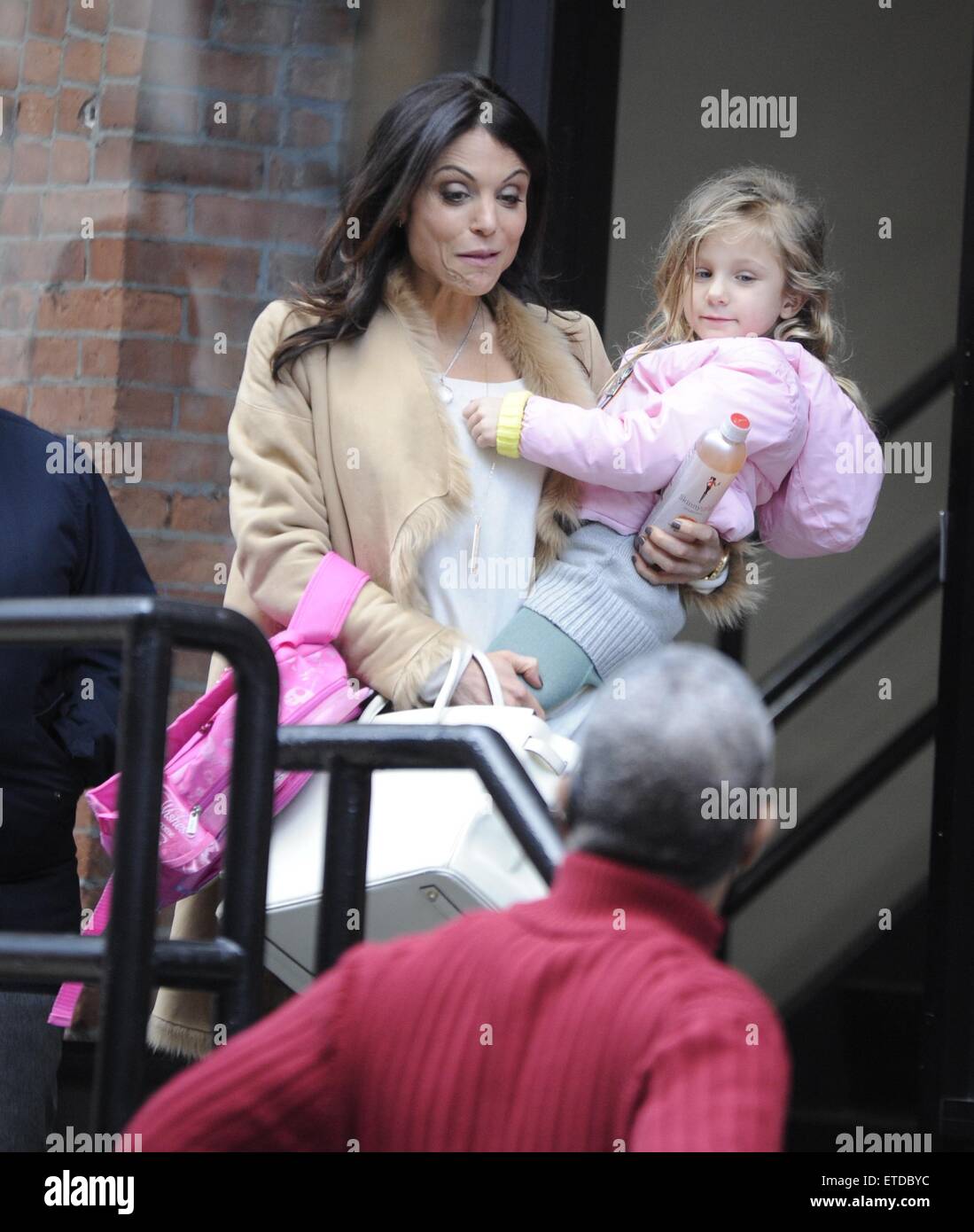 Bethenny Frankel picks up her daughter Bryn from school Featuring ...