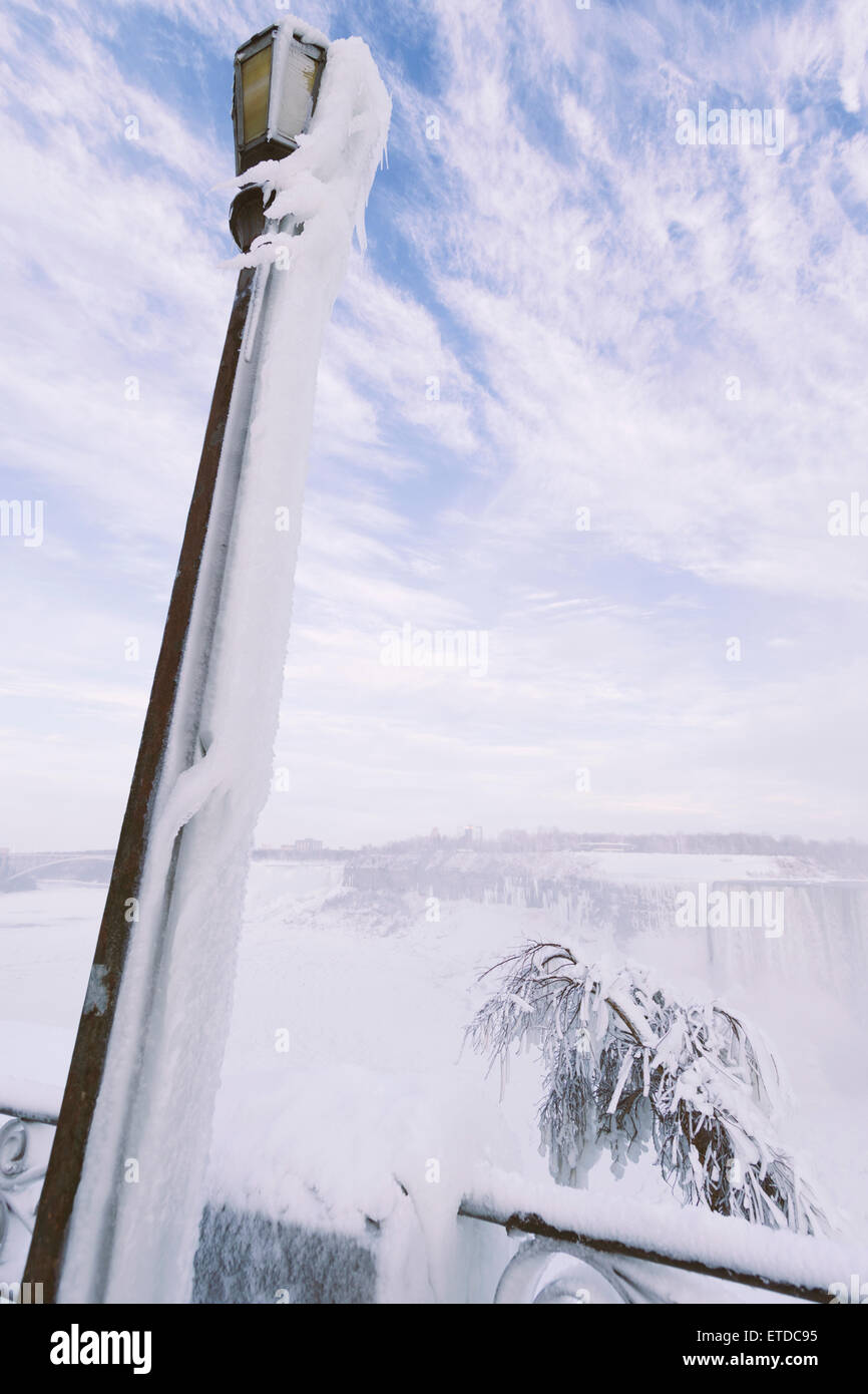 Frozen lamp post Stock Photo - Alamy