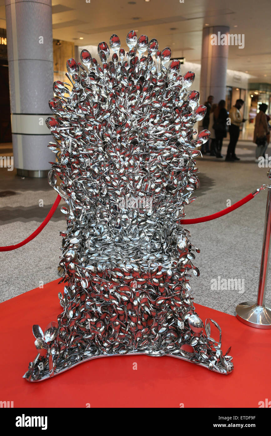 Uri geller spoon hi-res stock photography and images - Alamy