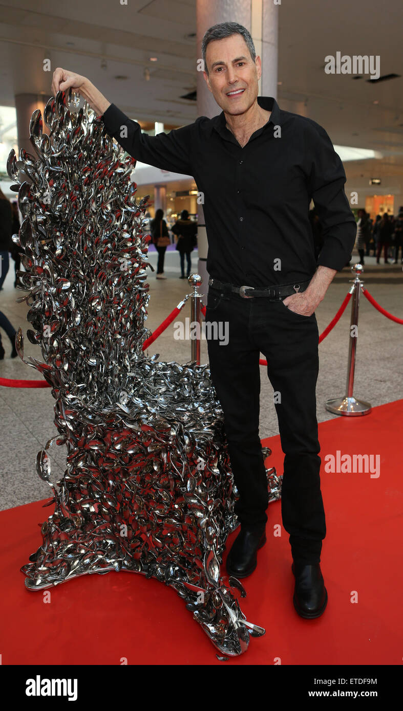 Uri geller spoon hi-res stock photography and images - Alamy