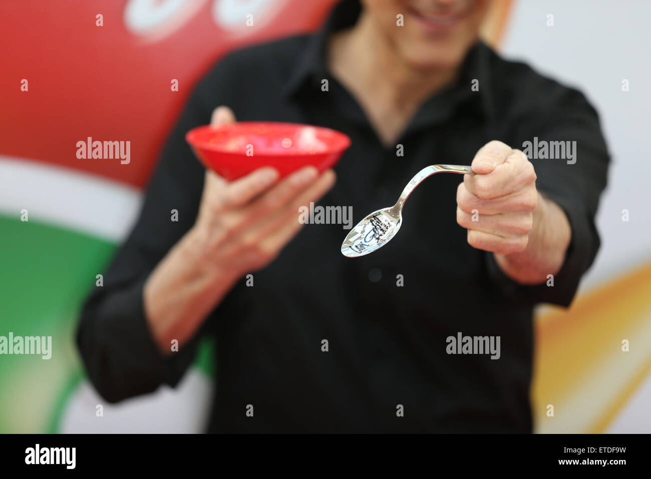 Uri geller spoon hi-res stock photography and images - Alamy