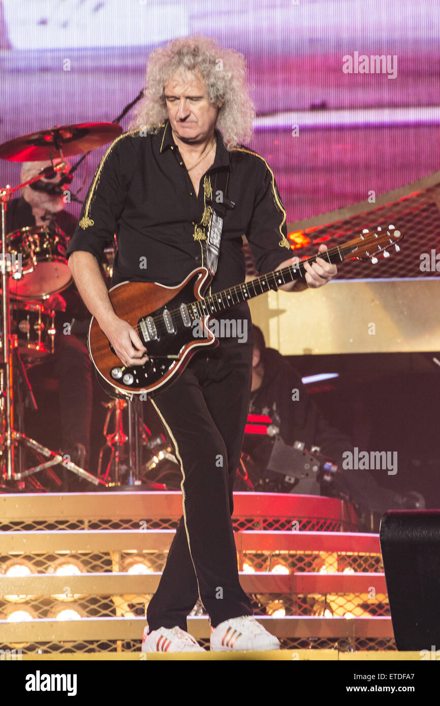 Freddie mercury guitar hi-res stock photography and images - Alamy