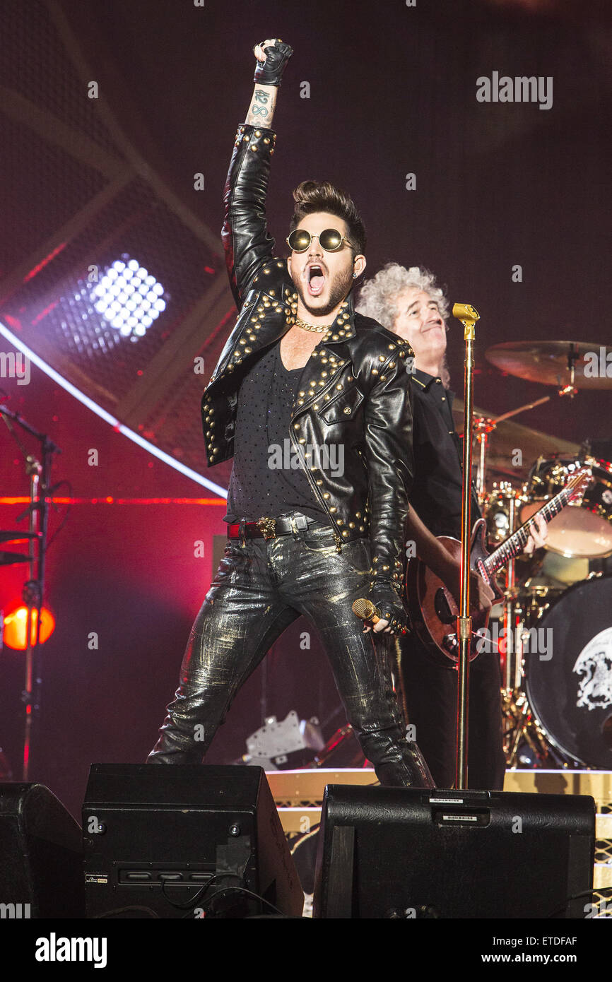 Freddie mercury guitar hi-res stock photography and images - Alamy