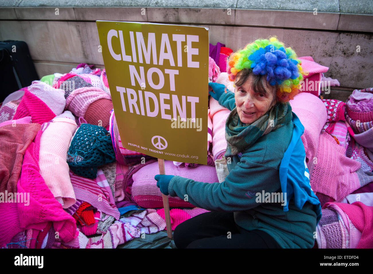 Thousands of protesters wrapped a giant knitted scarf around the ...