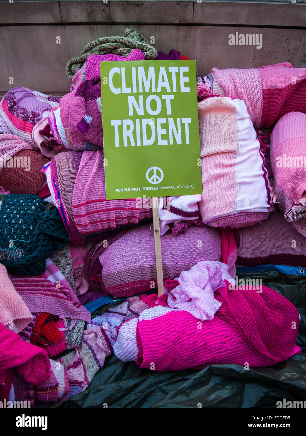 Thousands of protesters wrapped a giant knitted scarf around the ...