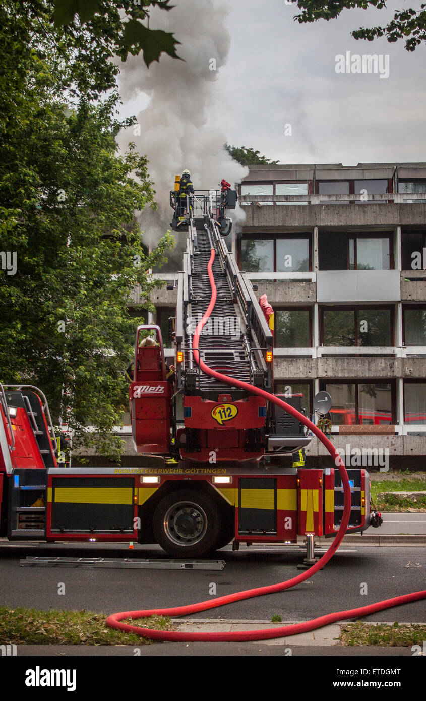 Firemen extinguishing a fire Stock Photo - Alamy