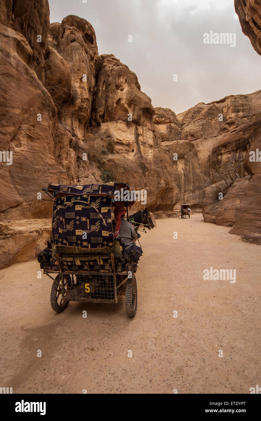 Horse carriage ferries tourist hi-res stock photography and images - Alamy
