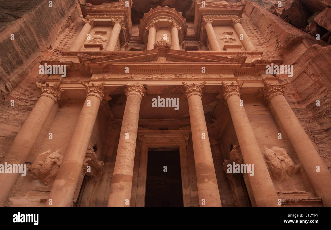 The front of the Treasury Building in Petra, Jordan Stock Photo - Alamy