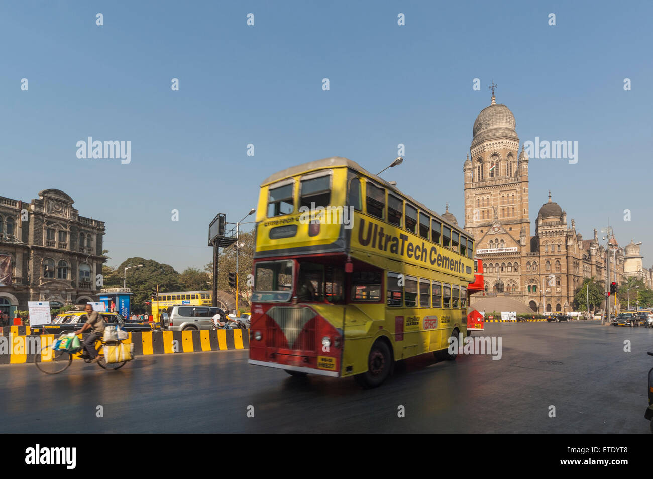 Mumbai bus stop hi-res stock photography and images - Alamy