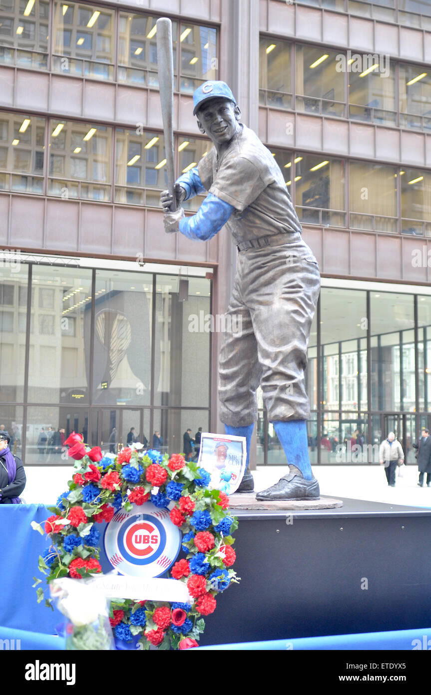 The Chicago Cubs bronze statue of baseball legend Ernie Banks on ...