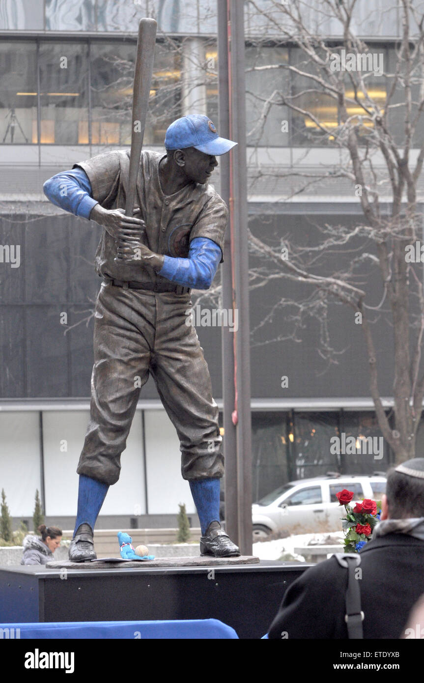 The Chicago Cubs bronze statue of baseball legend Ernie Banks on ...