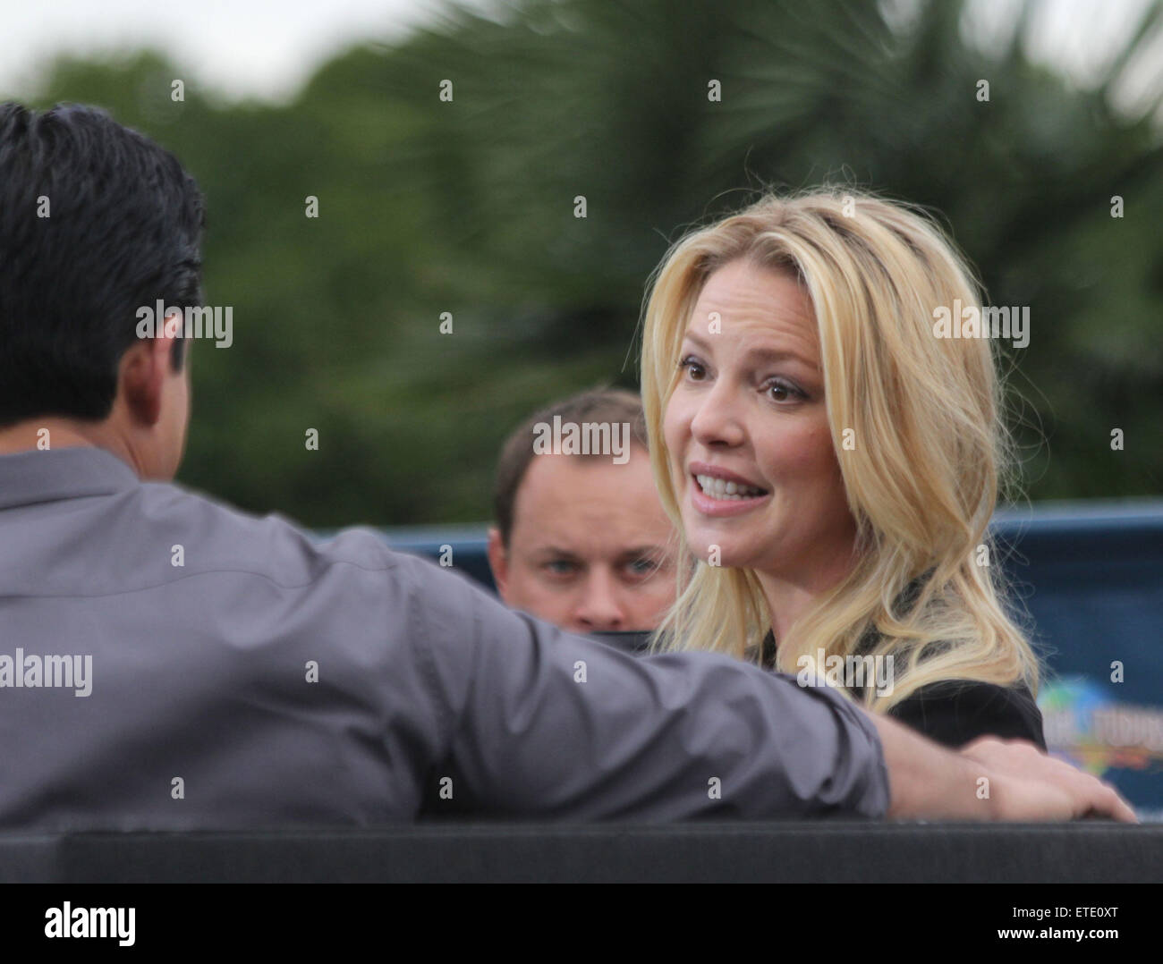 Katherine Heigl makes appearance on Extra TV Show at Universal City ...