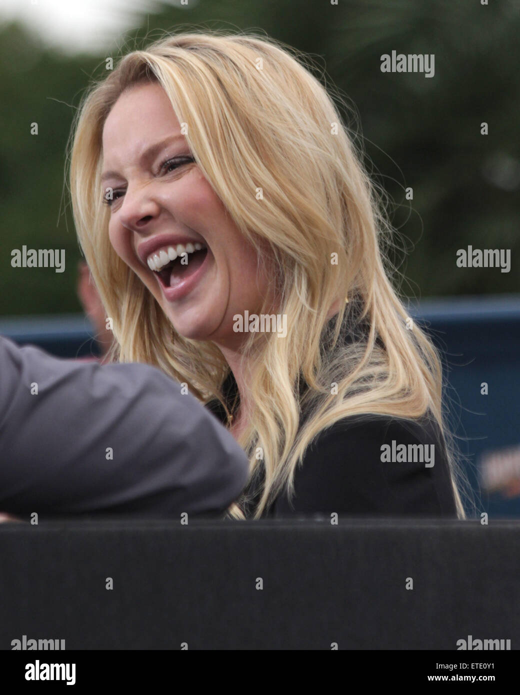 Katherine Heigl makes appearance on Extra TV Show at Universal City ...