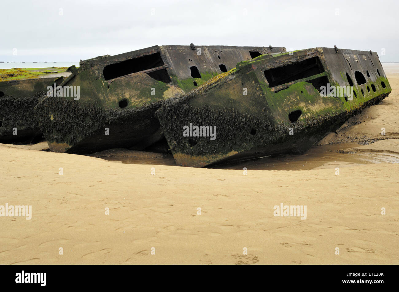 Temporary harbour hi-res stock photography and images - Alamy