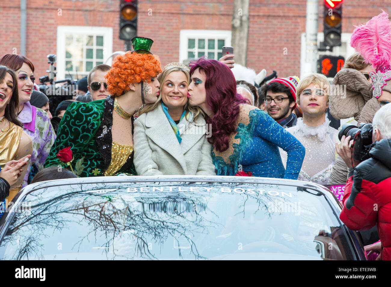 Amy Poehler leds the parade in her honor for receiving the 2015 Woman ...