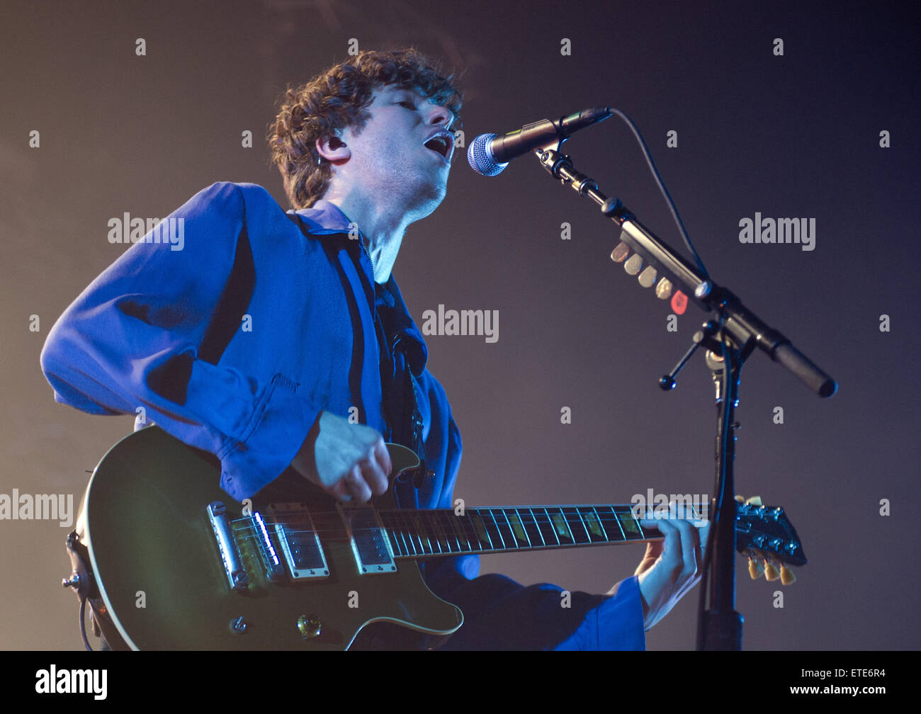 Lead singer luke pritchard hi-res stock photography and images - Alamy