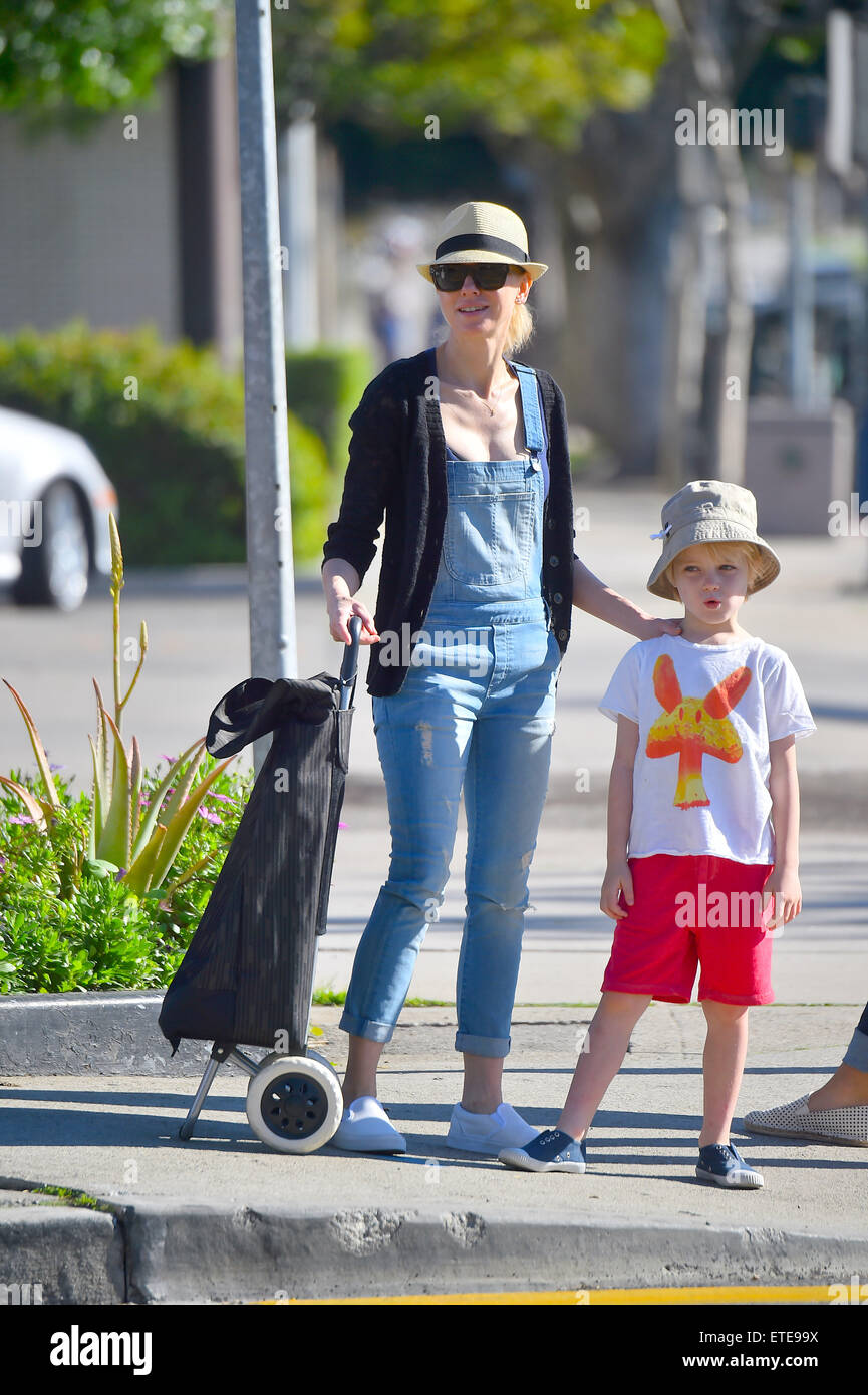 Naomi Watts goes grocery shopping in Brentwood with her son, Samuel ...
