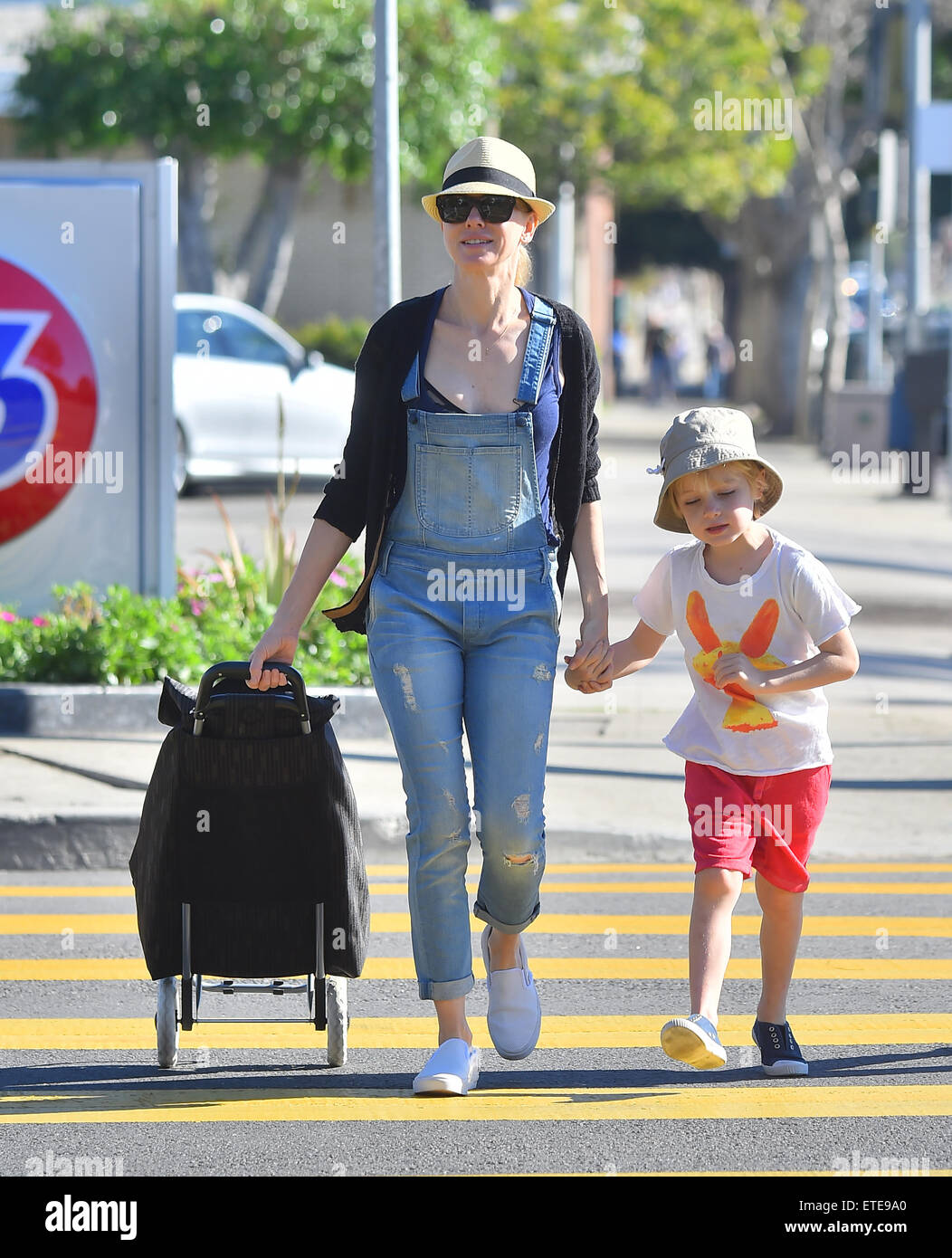 Naomi Watts goes grocery shopping in Brentwood with her son, Samuel ...