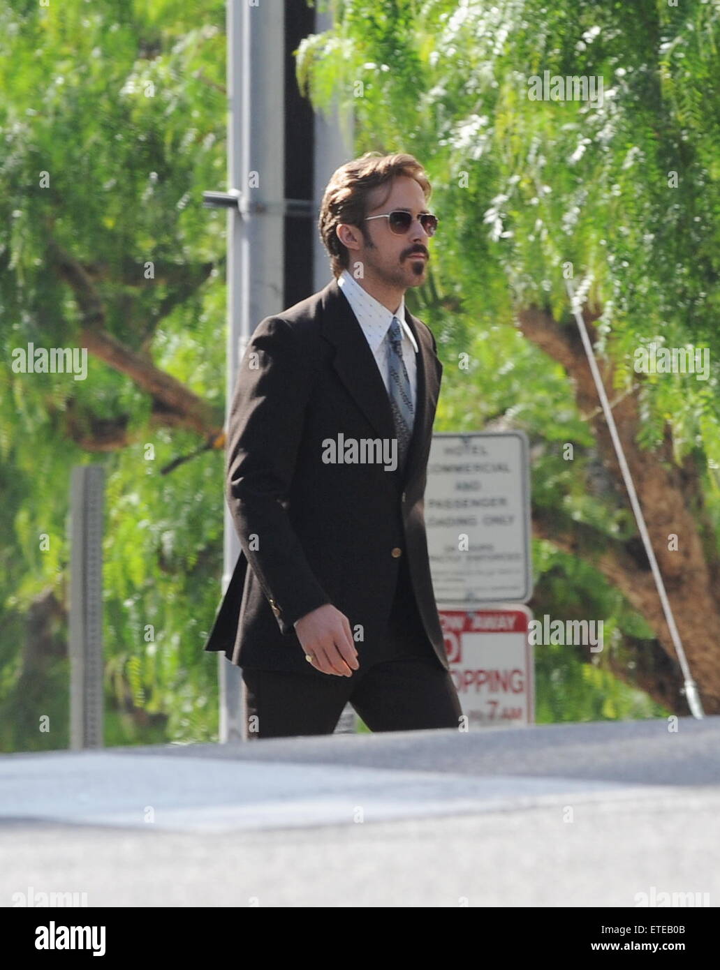 Ryan gosling vintage brown suit hi-res stock photography and images - Alamy