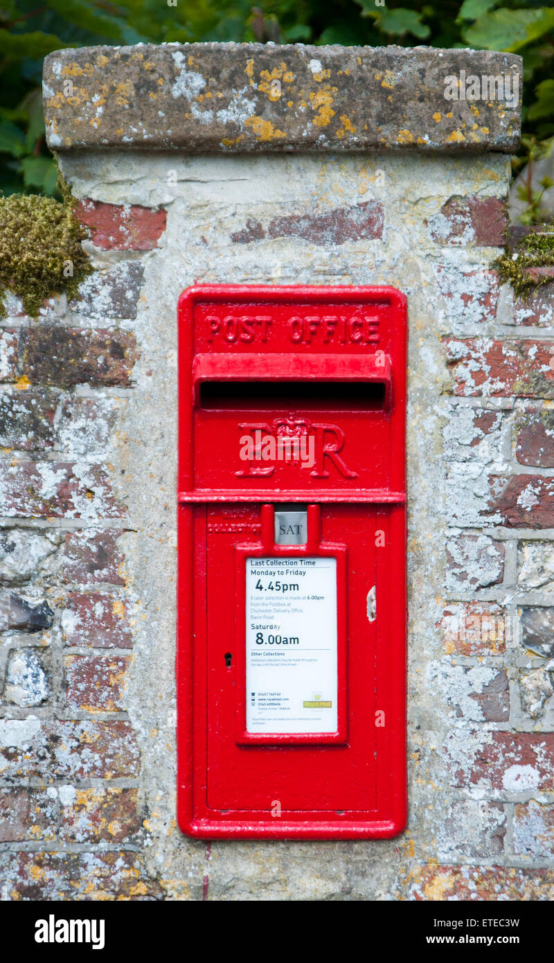Red post office letter boxes uk hi-res stock photography and images - Alamy
