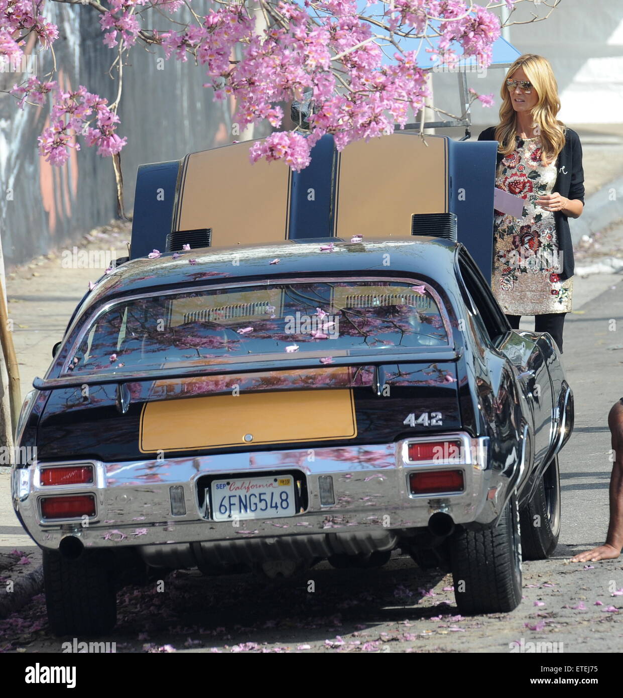 Super model Heidi Klum directs cast members and models to their ...