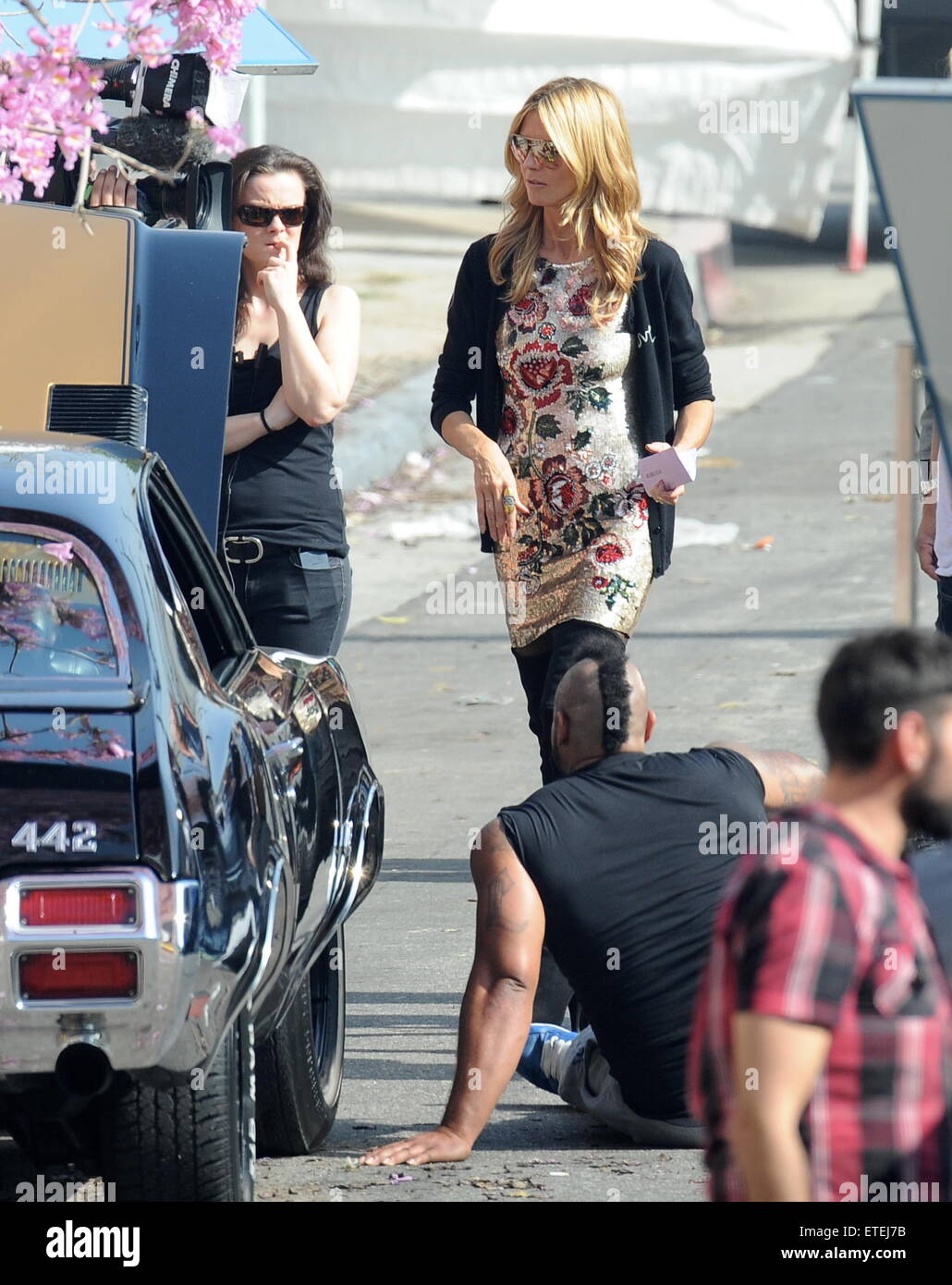 Super model Heidi Klum directs cast members and models to their ...