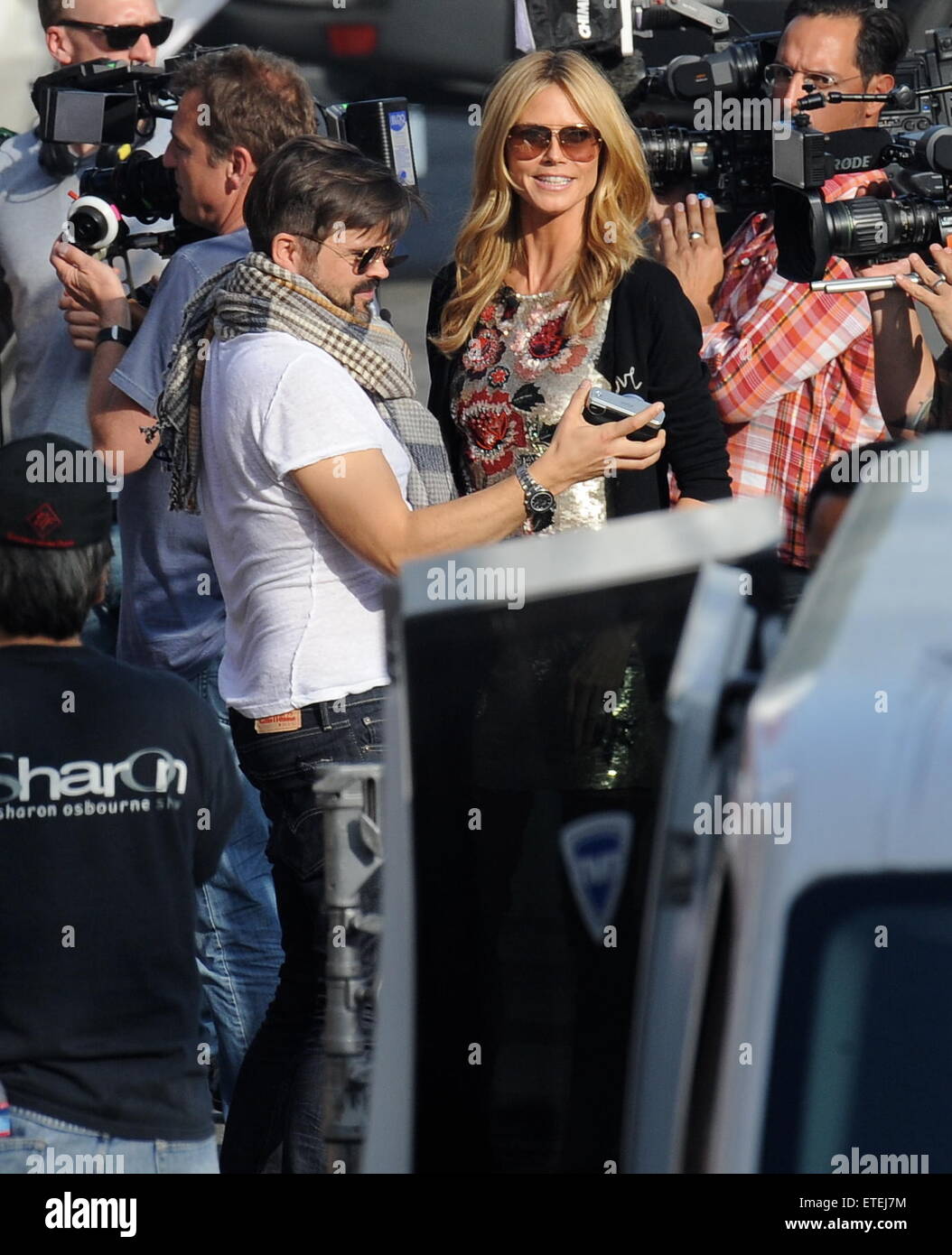 Super model Heidi Klum directs cast members and models to their ...