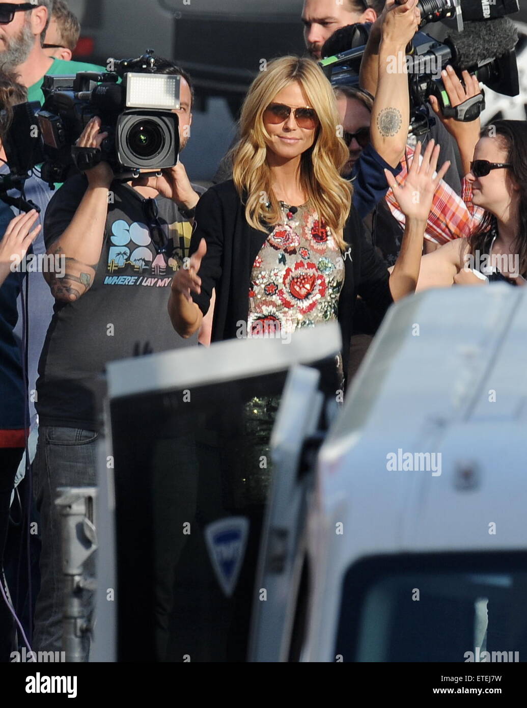 Super model Heidi Klum directs cast members and models to their ...