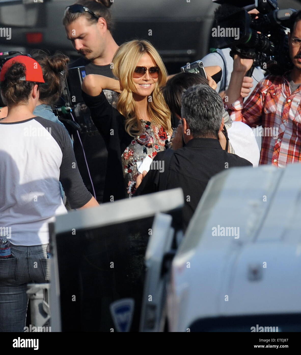 Super model Heidi Klum directs cast members and models to their ...